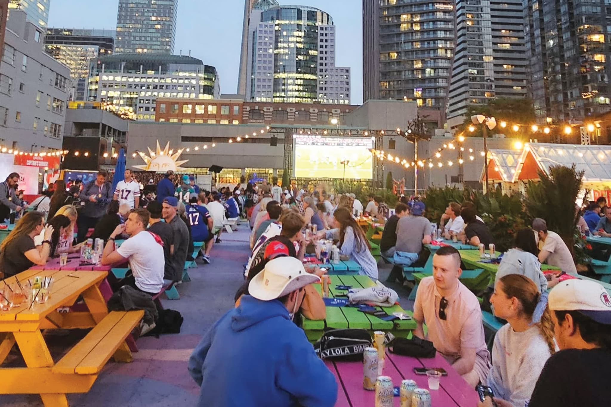 Cheer on Team Canada at the Country’s Coolest Sports Bars - Macleans.ca